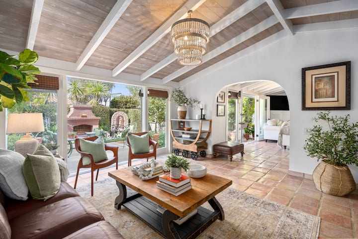 Beach House W/pickle Ball & Tennis October 10% Off - Newport Beach, CA