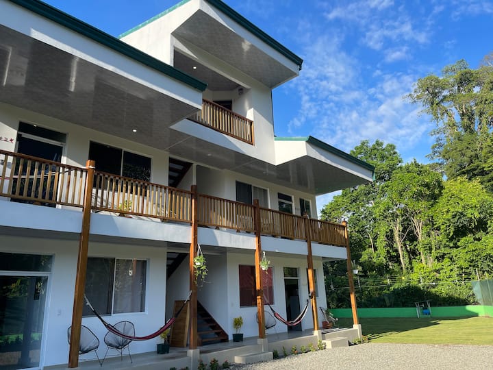 Abeto 4 | 2br Apt 500 From Beach W/ac & Pool - Puerto Viejo de Talamanca