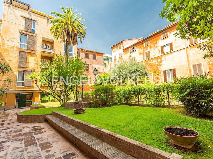 Elegance Et Luxury In The Trevi Fountain Monastery - Rome