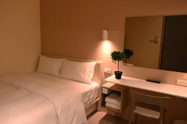 Lütel Hotel: Double Room W. Shared Bath/no Window - 大園區