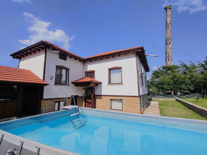 Guesthouse "By The Chimney" In Dryanovo - Bulgaria