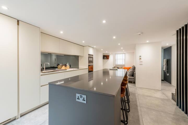 Modern, Chic, City Centre House - Brighton Marina