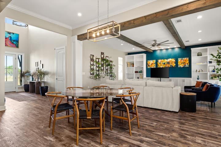 Modern Farm House Near Aus W/ Private Workspaces - Elgin, TX