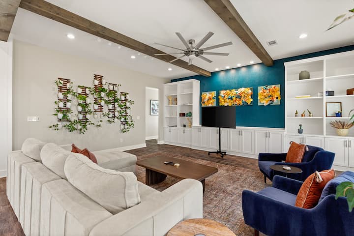 Modern Farm House Near Aus W/ Private Workspaces - Elgin, TX