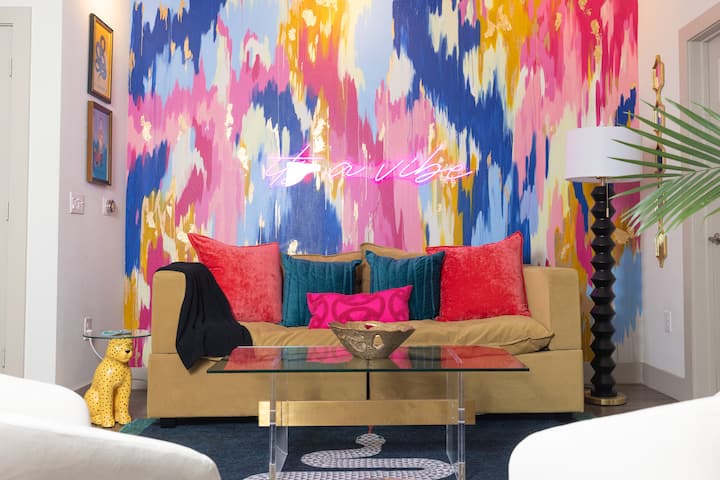 Vibrant Villa | 2br On The River | Free Parking - San Antonio, TX