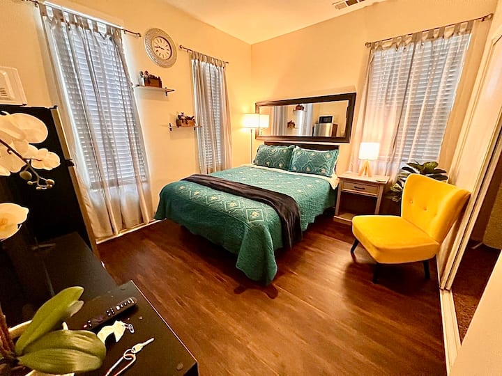 Primer Planta Habitación Amueblada 1 Bano Privado. - Lancaster, CA