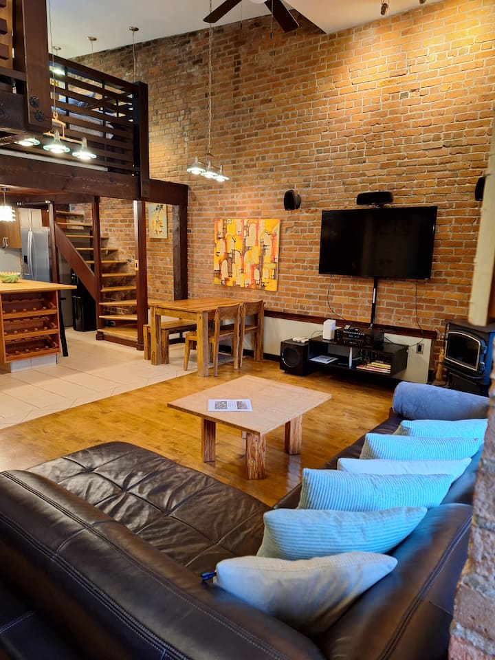 Heritage Gastown Loft W/ Hot Tub & Steam Room - Vancouver