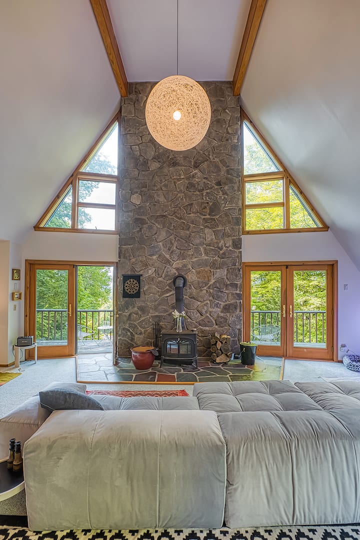 Modern Chalet Near Tanglewood & Downtown Lenox - Lee, MA