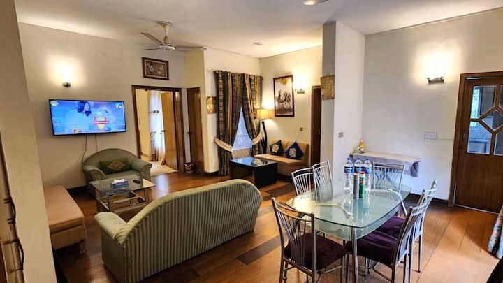 3 Bhk Upper Portion Villa | Central Gulberg 3. - Lahore