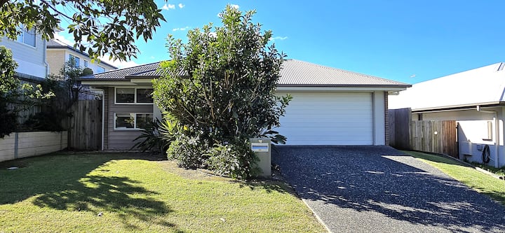 Basalt House (Seq) - 4 Bedroom 2 Bathroom - Redcliffe