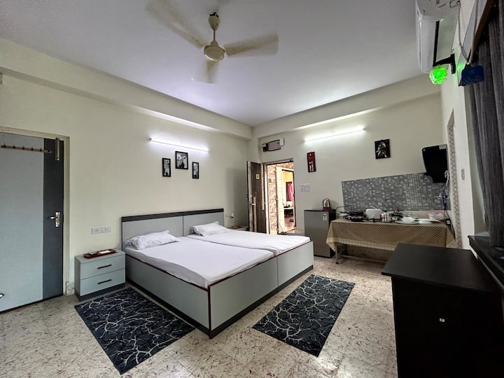 Private Room In Saltlake As Per Pics With Kitchen - Kalkutta