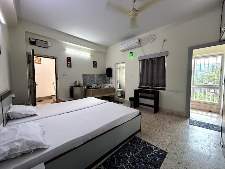 Private Room In Saltlake As Per Pics With Kitchen - Kolkata
