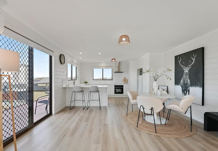The Beach House - Swansea, Australia