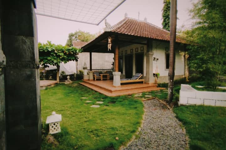 Bale Bali Villa
Self Contained Private Bungalow - Jimbaran