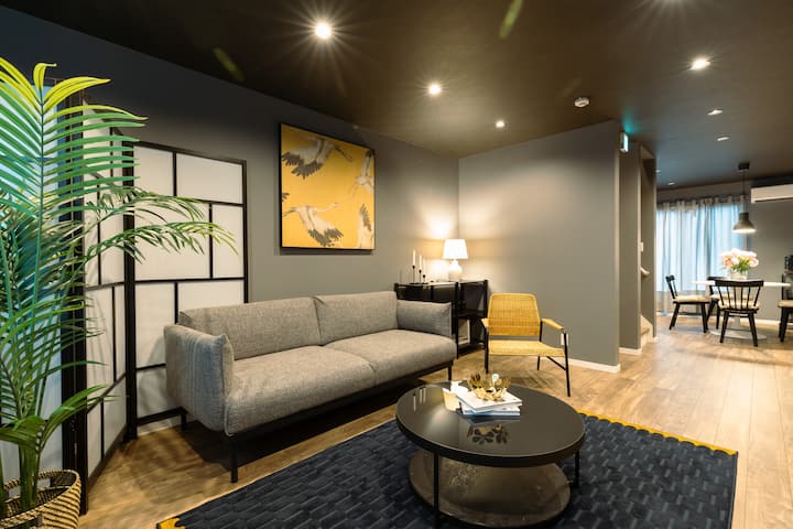 雾野|临近难波、通天阁、天王寺|花园町/动物园前站步行约10分|双线地铁直达难波、梅田|精美日式户建 - Osaka