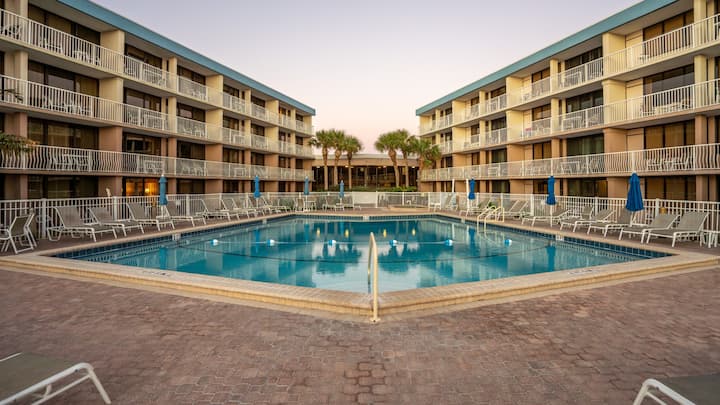 Pool, Ocean Breeze & Lasting Memories — 1br Escape - St. Augustine Beach, FL