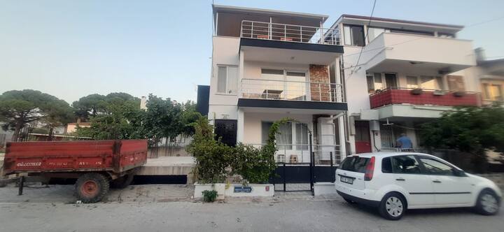 Burhaniye İSkele 2. Kat 2+1 Kiralık Yazlık Daire - Burhaniye