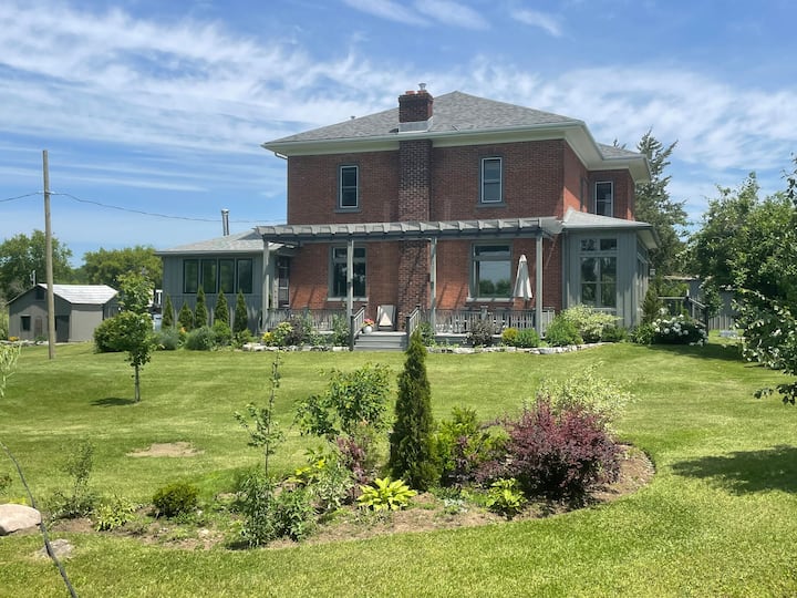 Bellgrove Farm~ Escape To The Country! - Napanee