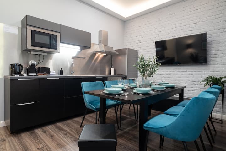 4 Bdr | 3 Bath | Spacious 4* In Central | 55tv~a/c - Budapest