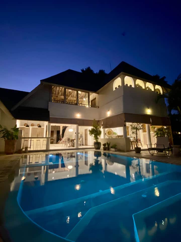 Unique 3br Villa: Pool, Pererenan Beach 2 Min Walk - Bali