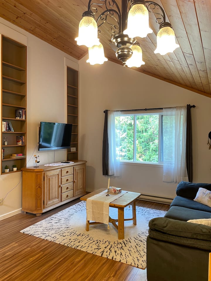 Black Forest Tree House - Salmon Arm