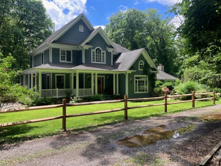 Stamford Surrounded By Nature - Bedford, NY