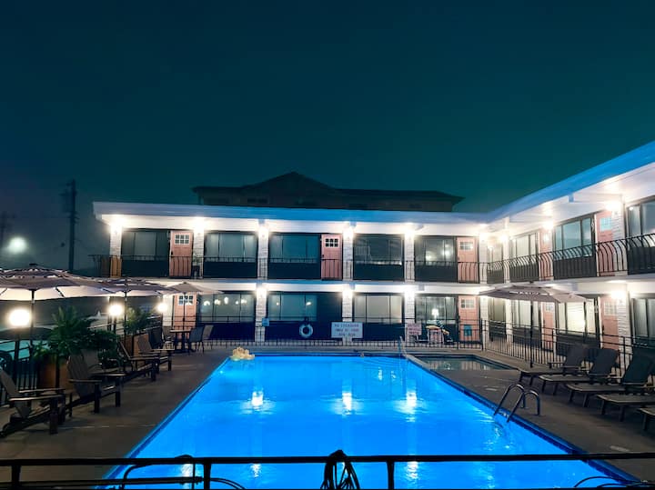 Two Bedroom Suite - Beach Block - North Wildwood, NJ