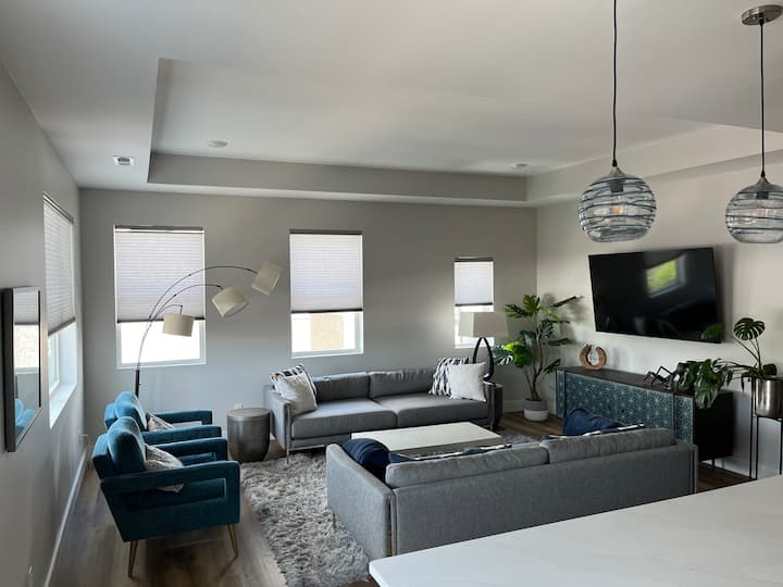 Centrally Located, Contemporary 4 Bedroom Townhome - Chattanooga, TN