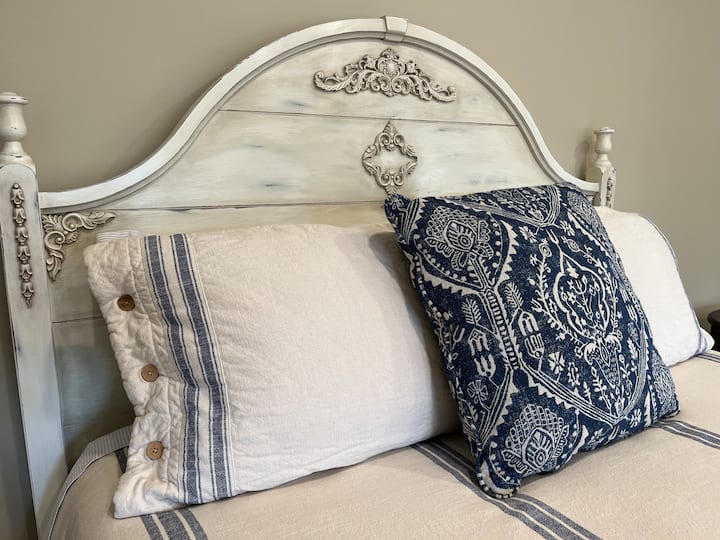 French Country Guest House - Brown County, IN