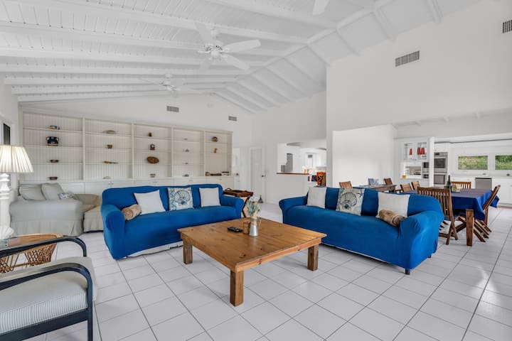 Serene Home With Saltwater Pool & Gardens - Cayman Islands
