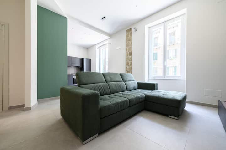 Welcome To 'Tuff House' - Naples