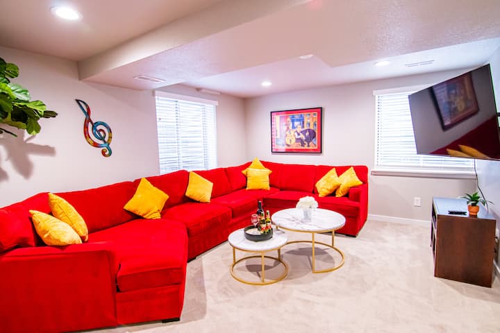 Great Location 4 Bed 3 Bath W/ Fire Pit - Highlands Ranch, CO