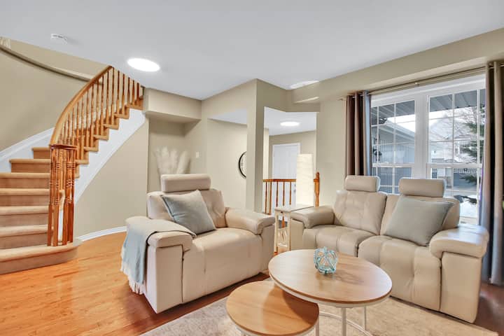 Entire Home In Kanata North - Kanata