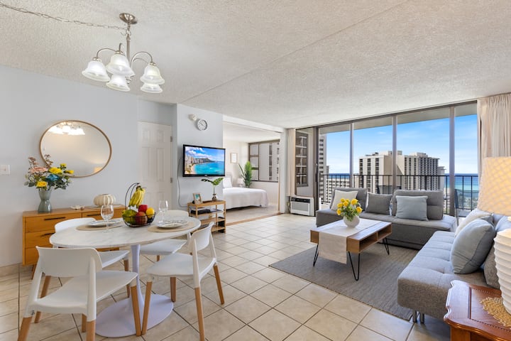 Partial Ocean/mountain View W/ Free Parking, A/c - Honolulu, HI