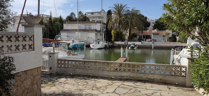 Casa Familiar En Canal De Roses - Roses