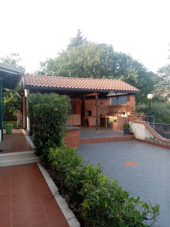Camera In Villa,relax Ideal Per Coppie E Famiglie - Nicolosi