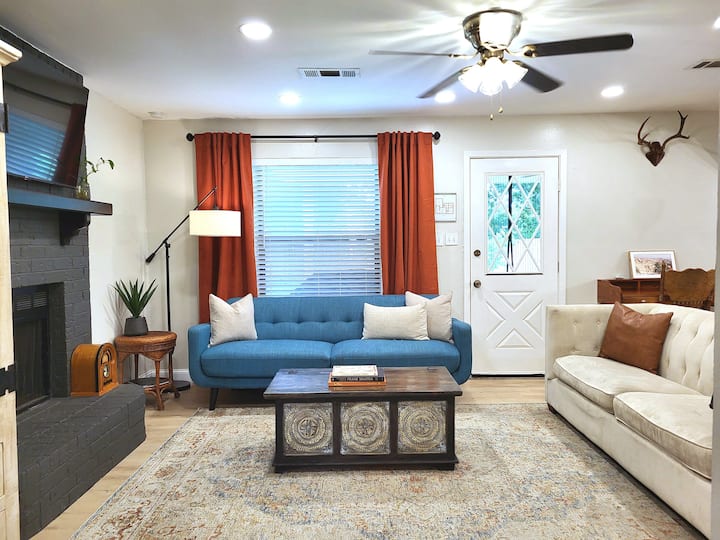 The Burleson Bungalow - Joshua, TX