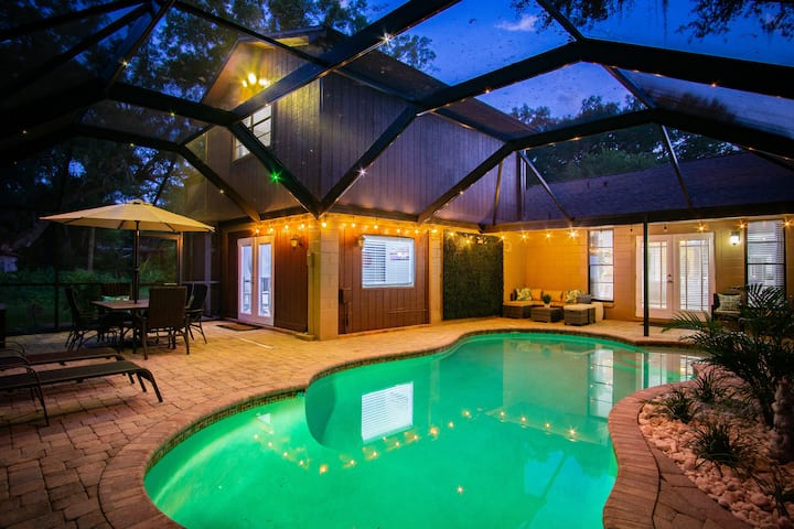 Lux Gem~ Fire Pit~ Heated Pool~game Room~ Downtown - Temple Terrace