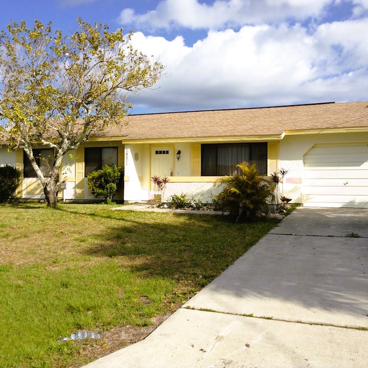 Quiet Neighborhood Close To Waterway - Port Charlotte, FL