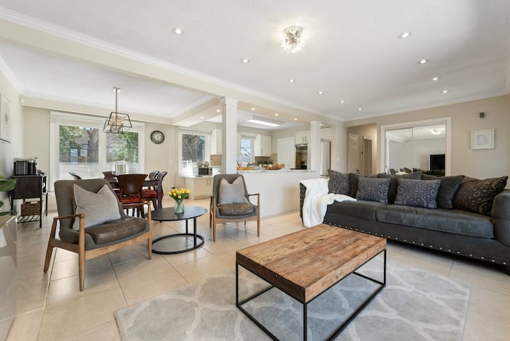 Richmond Hill Escape/ 4 Beds, Jacuzzi & Pool Table - Vaughan