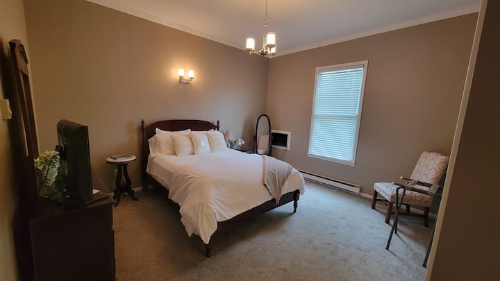 Historic Inn Minutes From Keuka Lake - Hammondsport, NY