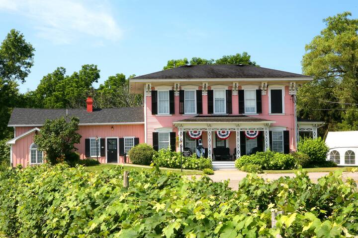 Historic Inn Minutes From Keuka Lake - Bath, NY