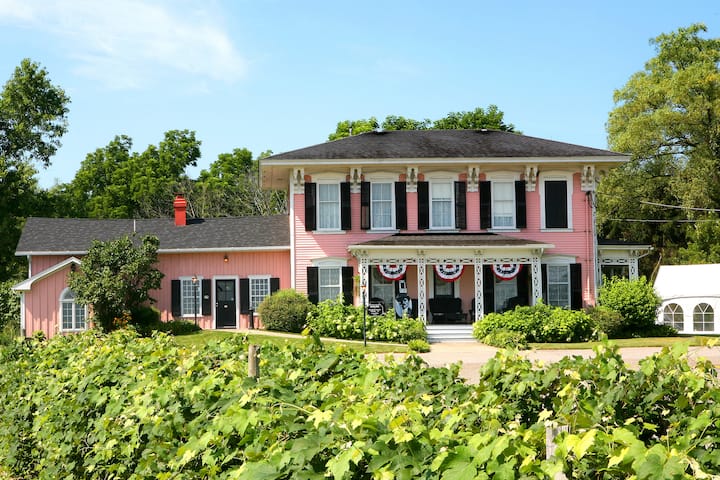 Historic Inn Minutes From Keuka Lake - Bath, NY