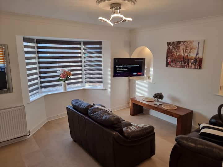 Dulverton House With Driveway Sleeps 6 Jct26 M1 - Nottingham