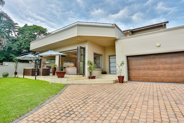 Salt Rock Beach Home - Dolphin Coast