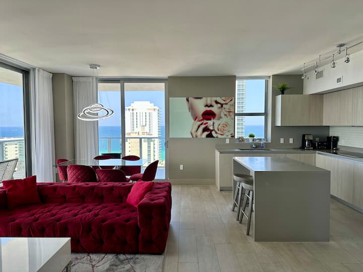 Ocean-view Luxury Apartment! Steps To The Beach! - Hollywood, FL