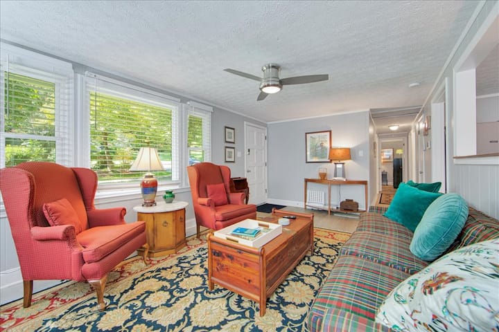 New! 2bdr Home - Closest Airbnb To Music Center - Brevard, NC