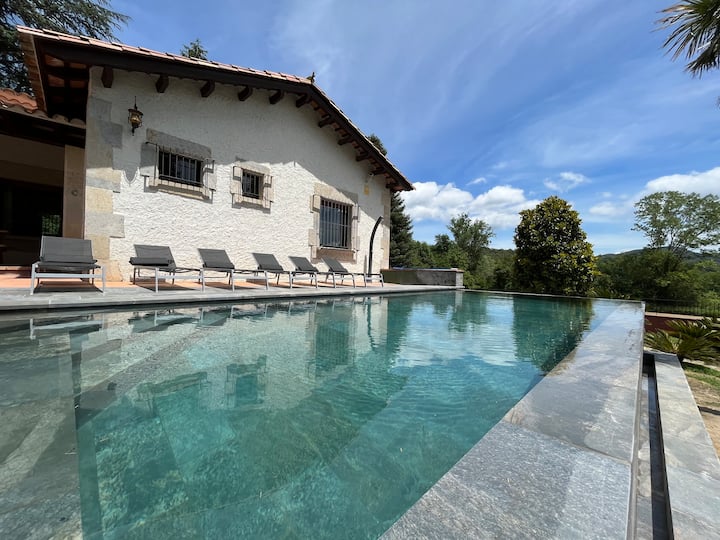 Espectacular Casa Con Piscina Infinita Y Jacuzzi - Olot
