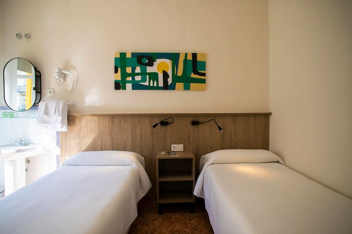 Habitación Doble Privada Con El Baño Compartido - Séville