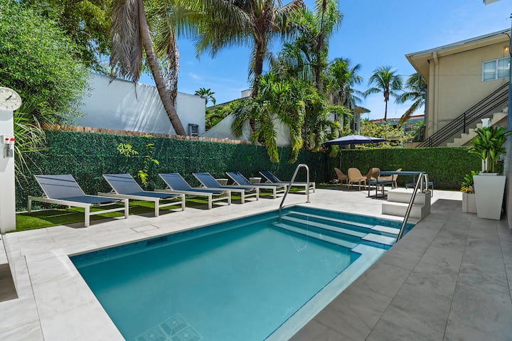 Entire Ground Floor Flamingo Suites With Pool! - Miami Beach